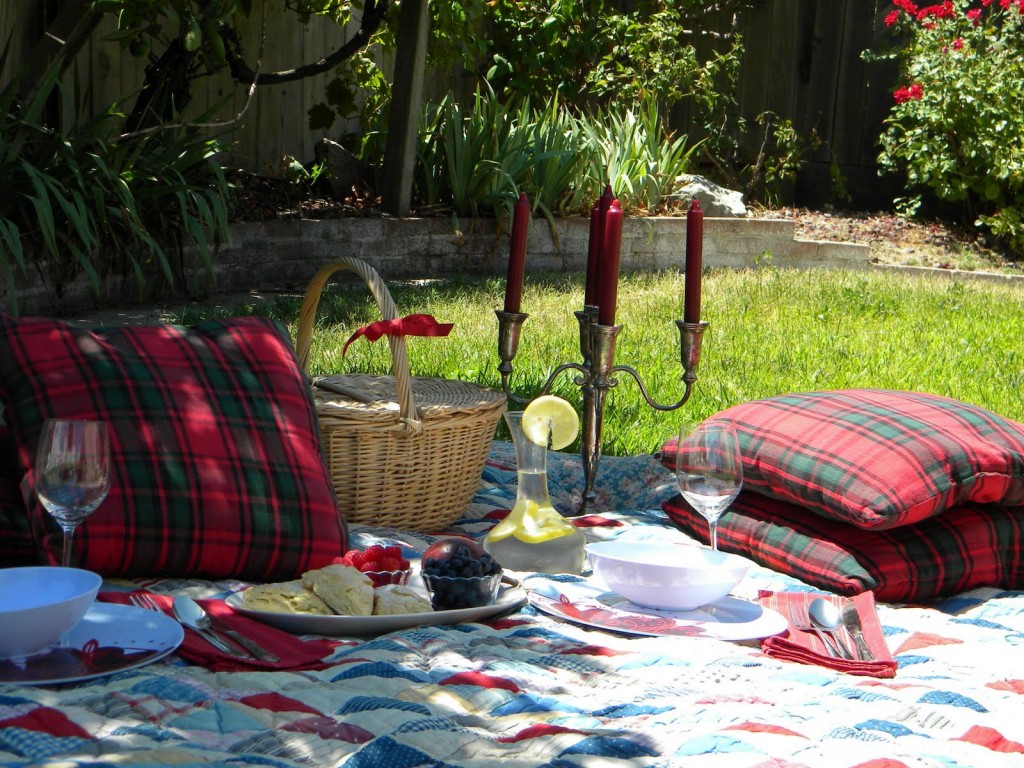 Awesome Romantic Picnic Ideas You Can Use This Christmas - The Trent