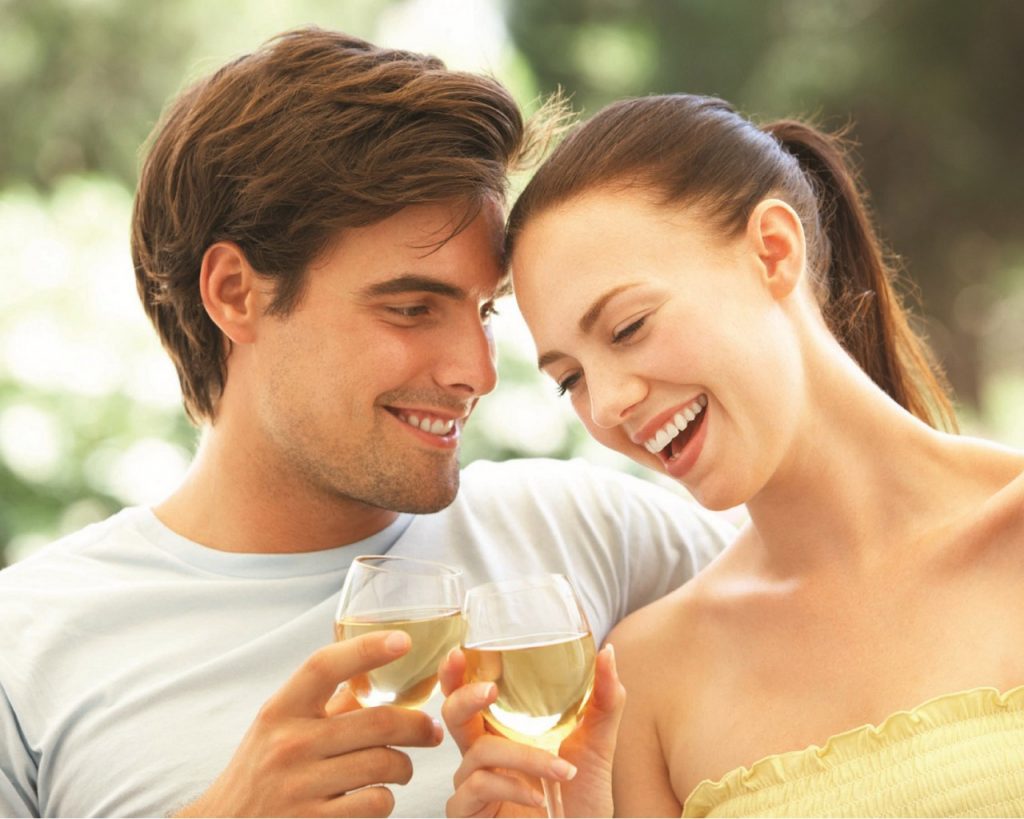 couple happy romantic Very-happy-romantic-couple-images - The Trent